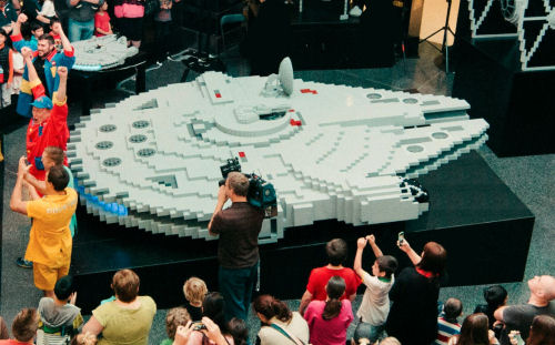 Rebelscum.com: LEGO: Build A Massive Falcon